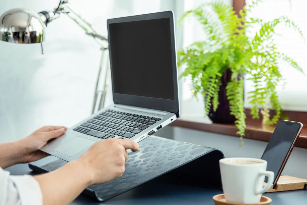 8 Reasons Why You Should Use a Laptop Stand